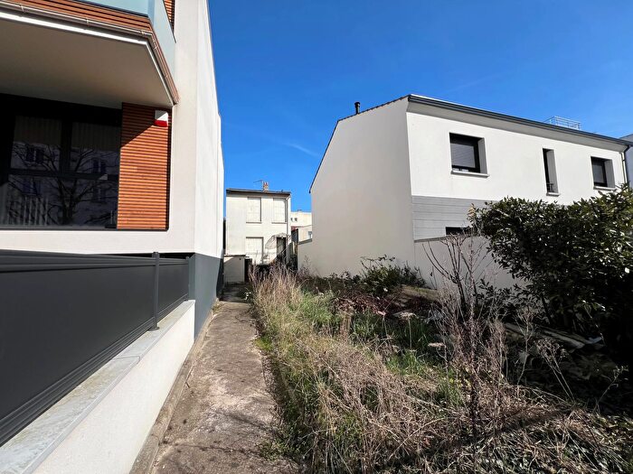 Maison à vendre - Issy-les-Moulineaux, Les Epinettes, Le Fort, Les Hauts dIssy - 2 pièces - 1 chambre