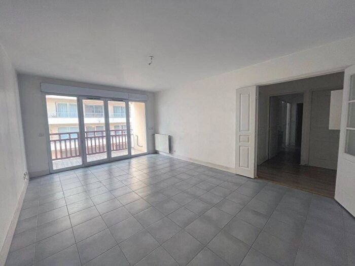 Appartement à louer - Arènes-Allées Marines, Bayonne - 3 pièces - 2 chambres