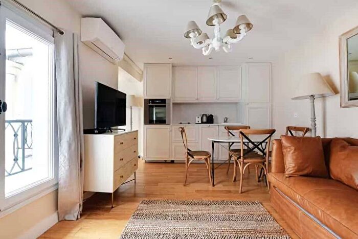 Appartement à louer - Saint Thomas dAquin, Paris ème arrondissement - 2 pièces - 1 chambre