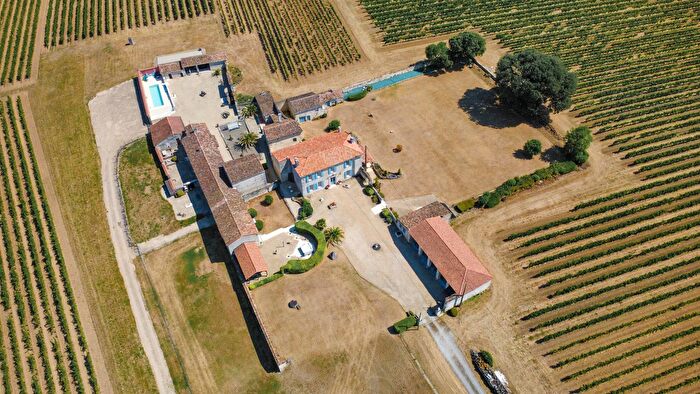 Maison 20 pièces à vendre à Bouteville