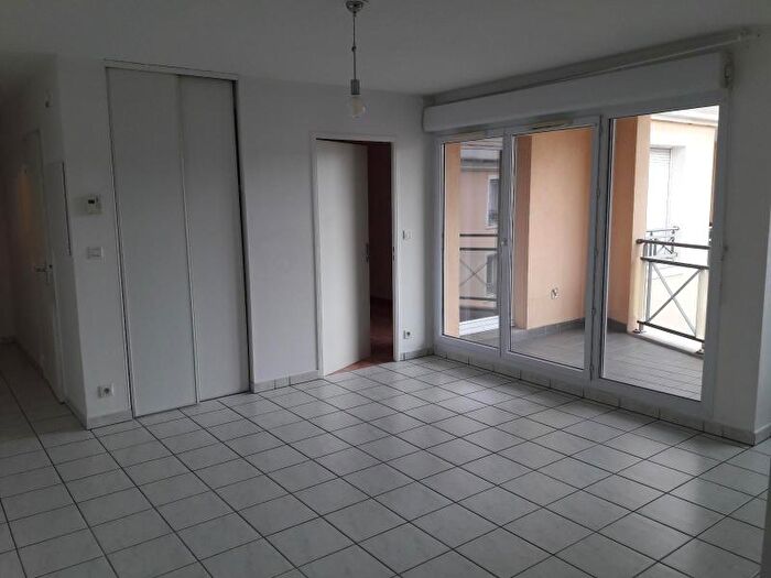 Appartement à louer - Décines-Charpieu, Centre-ville - 2 pièces - 1 chambre