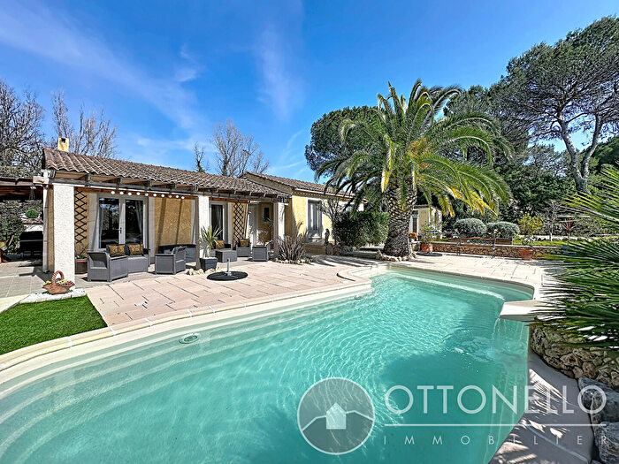Maison à vendre - Roquebrune-sur-Argens, La Bouverie - 5 pièces - 3 chambres