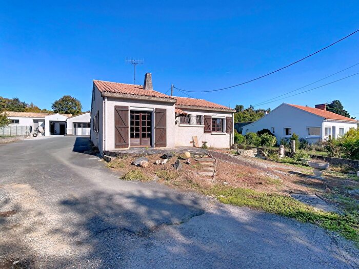 Maison à vendre - Mareuil-sur-Lay-Dissais - 5 pièces - 3 chambres