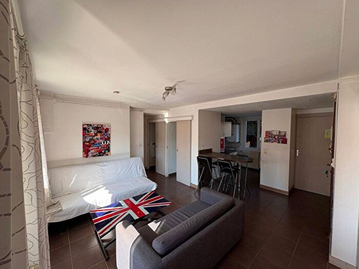 Appartement à louer - Villeurbanne - 4 pièces - 3 chambres