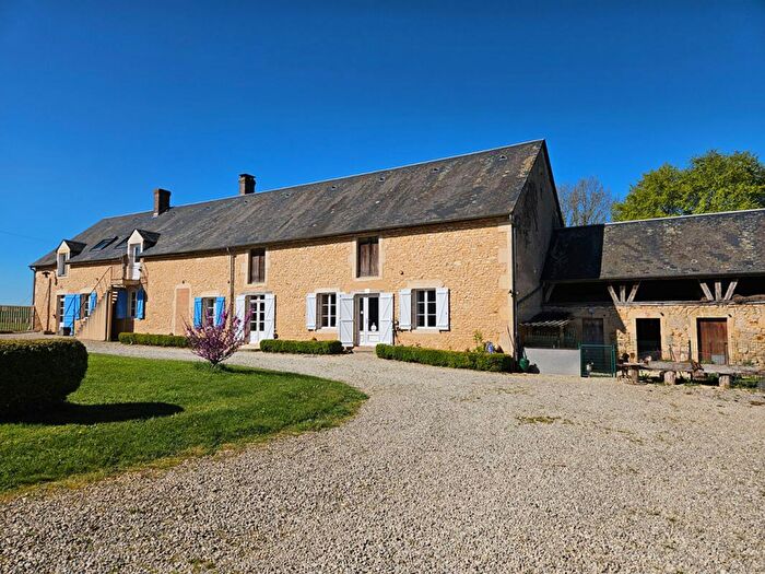 Maison 11 pièces à vendre à Moulins-sur-Yèvre