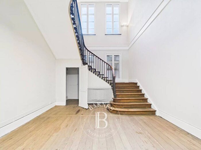 Appartement à louer - Vieux Lille - 5 pièces - 2 chambres