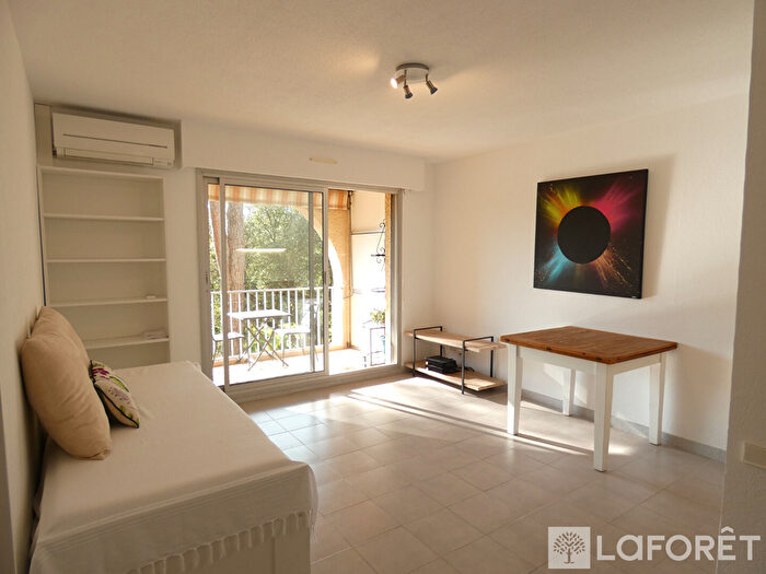 Appartement à louer - Saint-Raphaël, Valescure, Vaulongue - 1 pièce