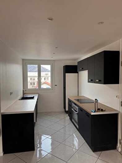 Appartement à louer - Curie-Rolland, Fontaine - 3 pièces - 2 chambres