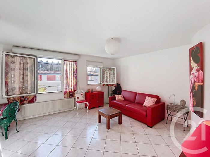 Appartement à vendre - Saint-Denis, Centre-ville, Basilique - 1 pièce