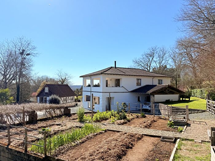 Maison à vendre - Saint-Pardoux-la-Rivière - 5 pièces - 4 chambres
