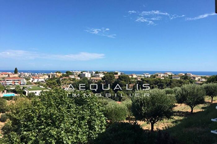 Appartement à louer - Le Grimond-Plateaux Fleuris-Valliere, Saint-Laurent-du-Var - 2 pièces - 1 chambre