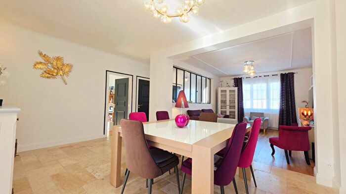 Maison à vendre - Bourges, Aéroport, Vauvert, Pierrelay, Pissevieille - 6 pièces - 5 chambres