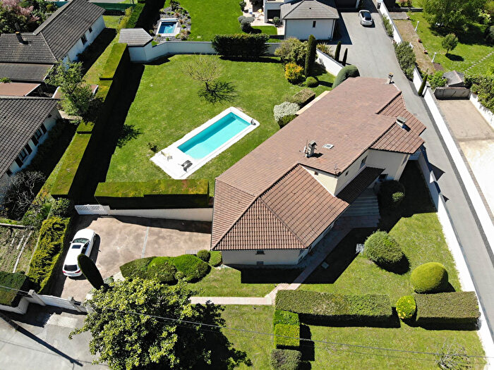 Maison à vendre - Maubec - 9 pièces - 5 chambres