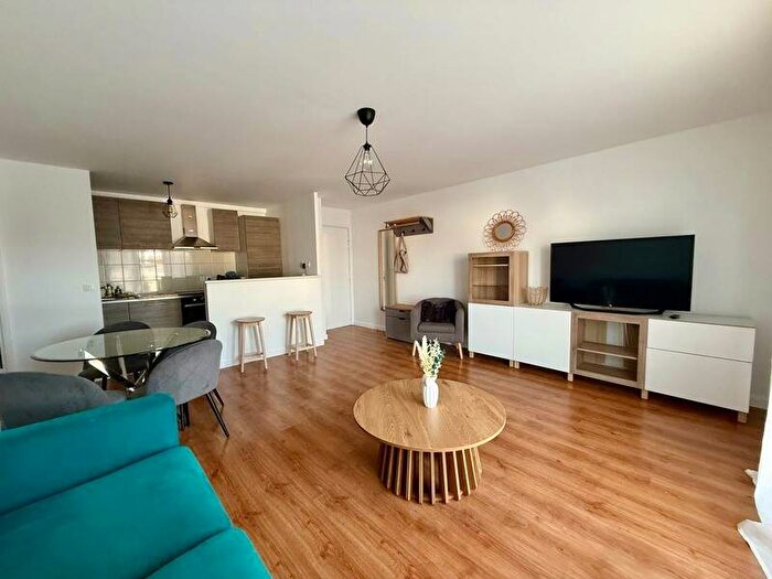 Appartement à louer - Centre Ville-Cathédrale-Marché-Grande Île-Clos Godet, Meaux - 3 pièces - 2 chambres