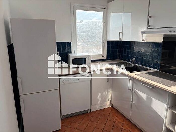 Appartement à louer - Village, Évry-Courcouronnes - 6 pièces - 5 chambres