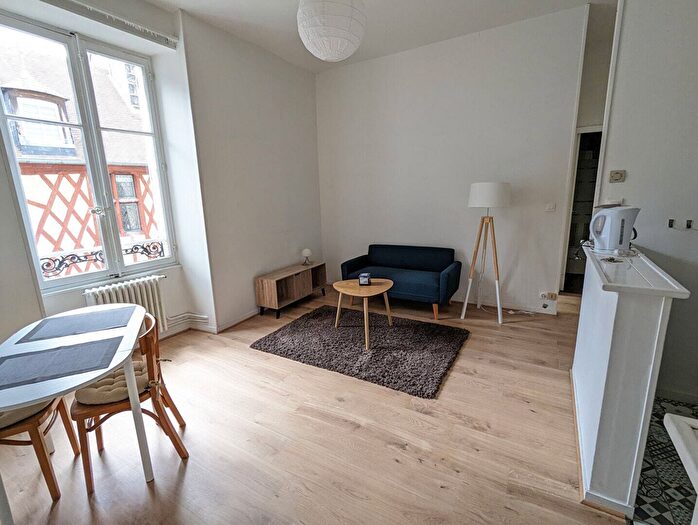 Appartement à louer - Centre Ville, Bourges - 2 pièces - 1 chambre