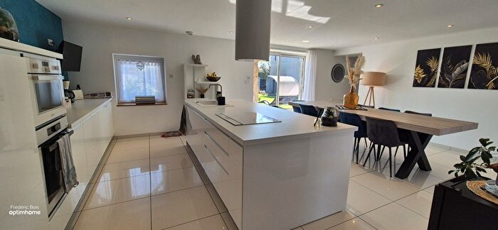 Maison à vendre - Cruzilles-lès-Mépillat - 7 pièces - 4 chambres