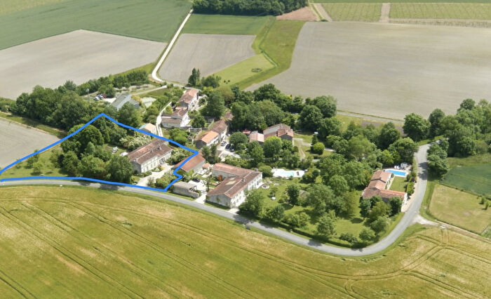 Maison à vendre - Blanzac-lès-Matha - 8 pièces - 4 chambres