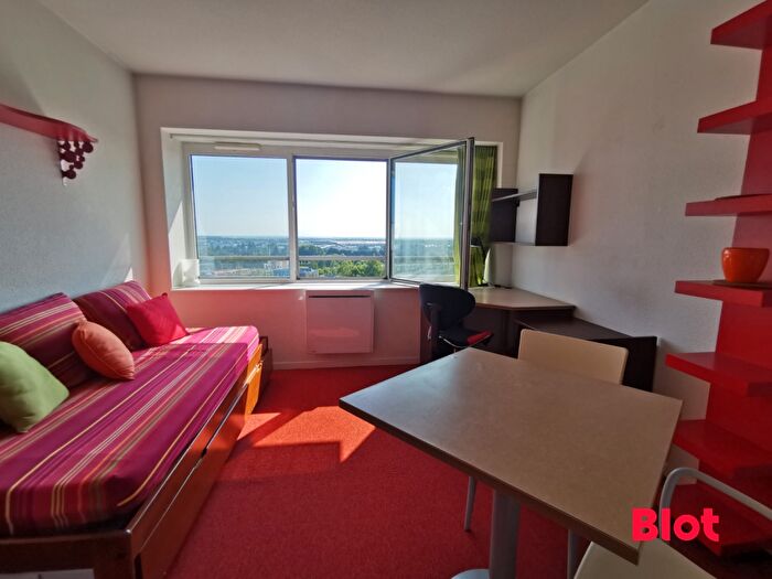 Appartement à louer - Quartiers Nord-Ouest, Villejean - 1 pièce