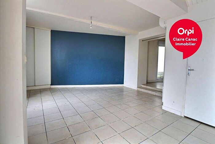 Maison à louer - Saint-Paul-Cap-de-Joux - 4 pièces - 3 chambres