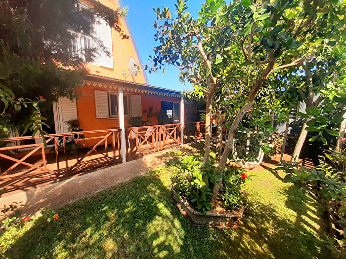 Maison à vendre - Petite-Île, Centre-ville, Piton du Calvaire - 9 pièces - 8 chambres