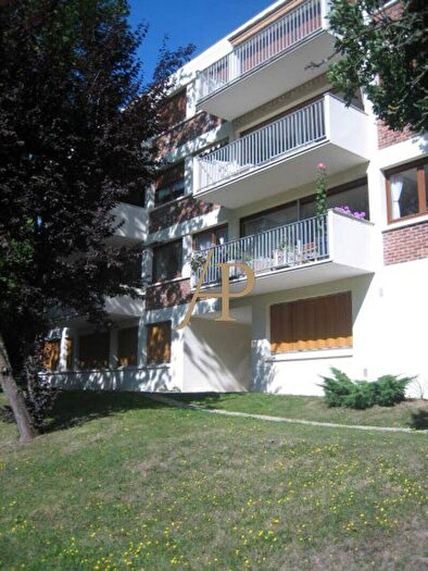 Appartement à louer - Létang-la-Ville - 5 pièces - 3 chambres