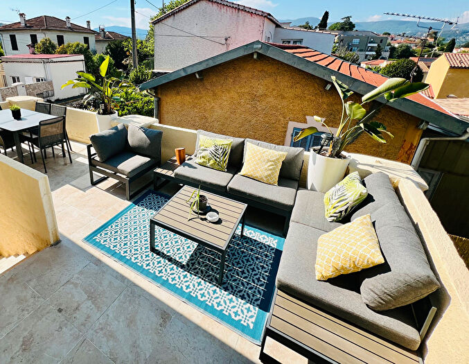 Maison à vendre - Cagnes-sur-Mer - 9 pièces - 6 chambres