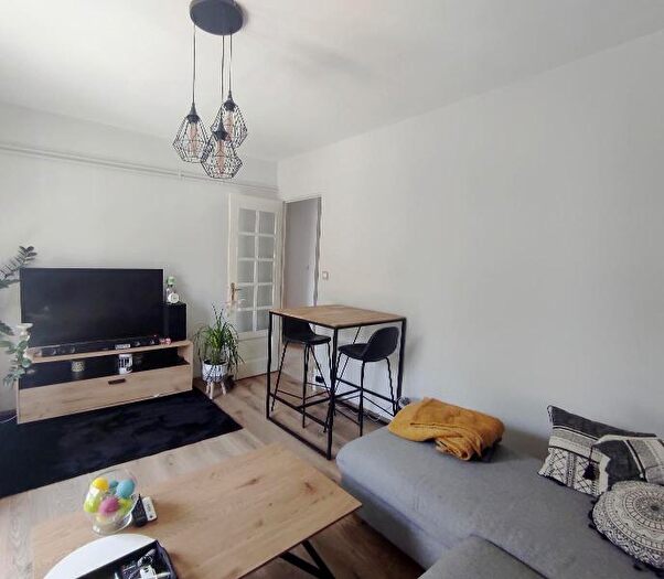 Appartement à louer - Millau, Ladoux, Porte de la Victoire, Le Cayrel, Cartayre, Ladoux - 2 pièces - 1 chambre