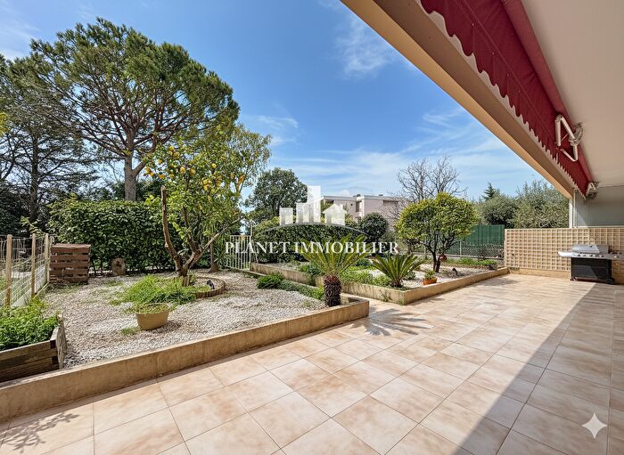 Appartement à vendre - Antibes, Antibes-les-Pins, Trianon, Le Fournel, Peyregoue - 3 pièces - 2 chambres
