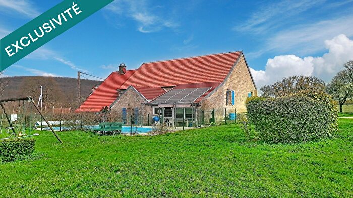 Maison à vendre - Villecomte - 9 pièces - 6 chambres