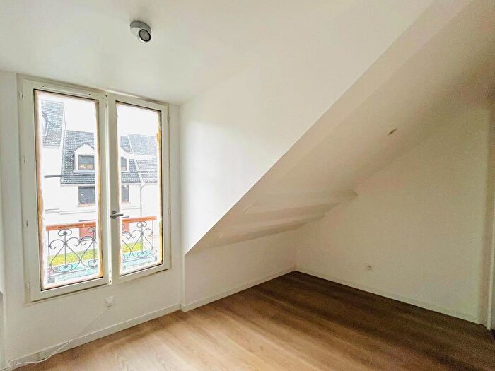 Appartement à louer - Limite Persan-Bernes - 3 pièces - 2 chambres