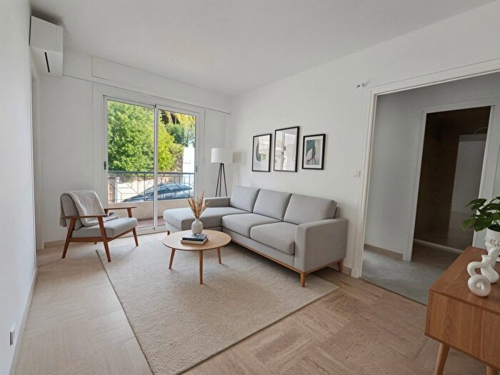 Appartement à louer - Cannes, Petit Juas - 2 pièces - 1 chambre