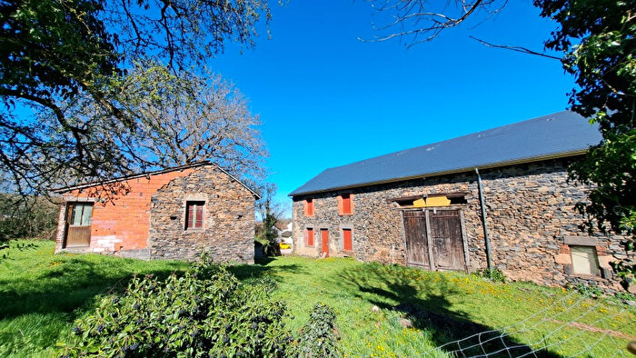 Maison à vendre - Chapdes-Beaufort - 6 pièces - 4 chambres