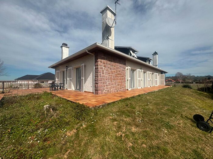 Maison à vendre - Buros - 6 pièces - 5 chambres