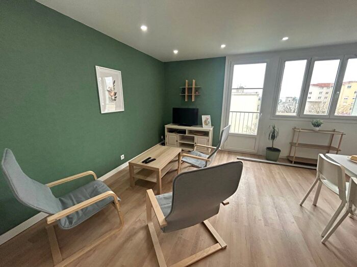 Appartement à louer - Les Charmilles-Parilly Sud-Université-Rebufer, Bron - 4 pièces - 3 chambres