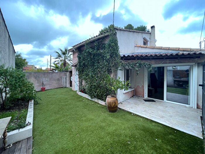 Maison à vendre - Saint-Mitre-les-Remparts - 5 pièces - 3 chambres