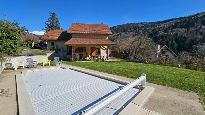 Maison à louer - Laval-en-Belledonne - 4 pièces - 3 chambres