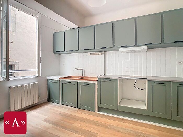 Appartement à louer - Villefranche-de-Rouergue, La Bastide - 3 pièces - 1 chambre