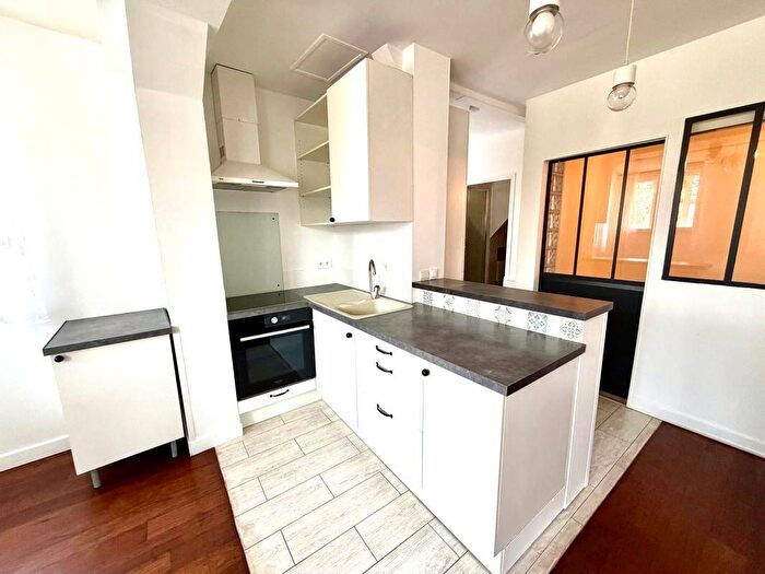 Appartement à louer - Chantereine-La Fontaine-Arcades-Castermant, Chelles - 1 pièce