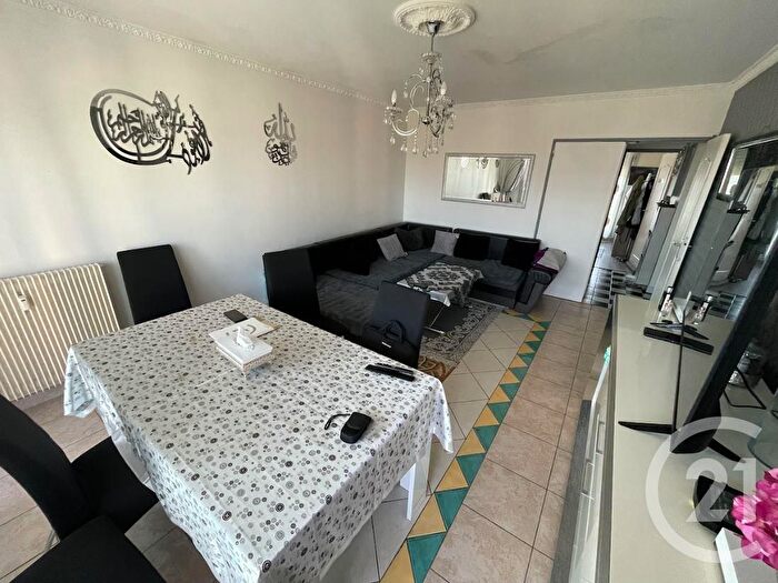 Appartement à vendre - Vénissieux, Jean Moulin, Henri Wallon - 5 pièces - 4 chambres
