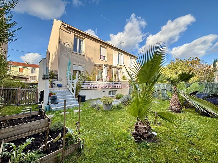 Maison à vendre - Noisy-le-Sec, Centre-ville, Gare - 3 pièces - 3 chambres