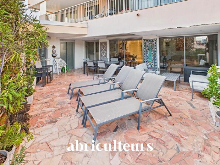 Appartement à vendre - Cannes, Centre-ville - 6 pièces - 5 chambres