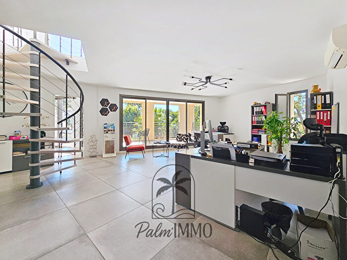 Appartement à vendre - Sanary-sur-Mer, La Poussarague - 4 pièces - 3 chambres