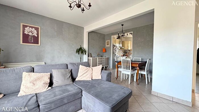 Appartement à vendre - Pontault-Combault - 5 pièces - 4 chambres