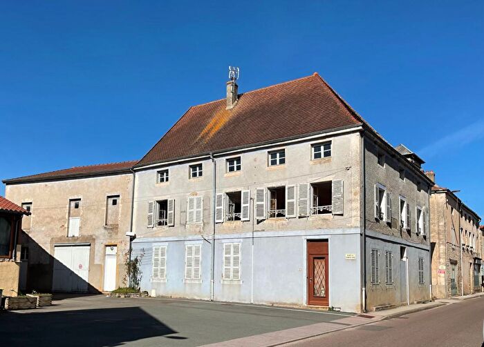 Maison à vendre - Salornay-sur-Guye - 10 pièces - 7 chambres