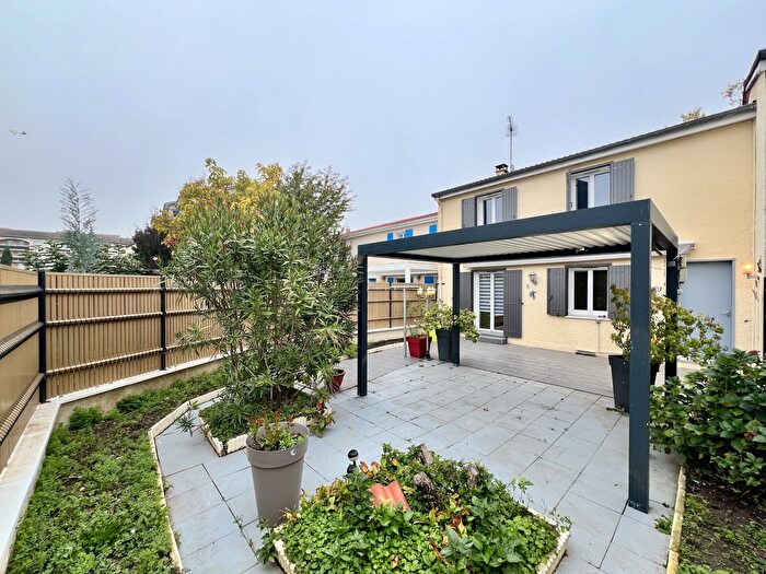 Maison à vendre - Décines-Charpieu, Bonneveau - 7 pièces - 4 chambres