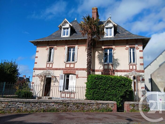 Maison 10 pièces à Granville, Centre-ville, à vendre