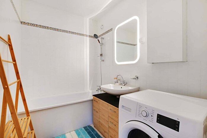 Appartement à louer - Flandre-Aubervilliers, Paris ème arrondissement - 2 pièces - 1 chambre