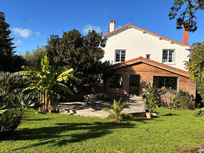 Maison à vendre - Aizenay - 8 pièces - 5 chambres