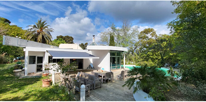 Maison à vendre - Marseille e , Les Trois Lucs - 6 pièces - 5 chambres